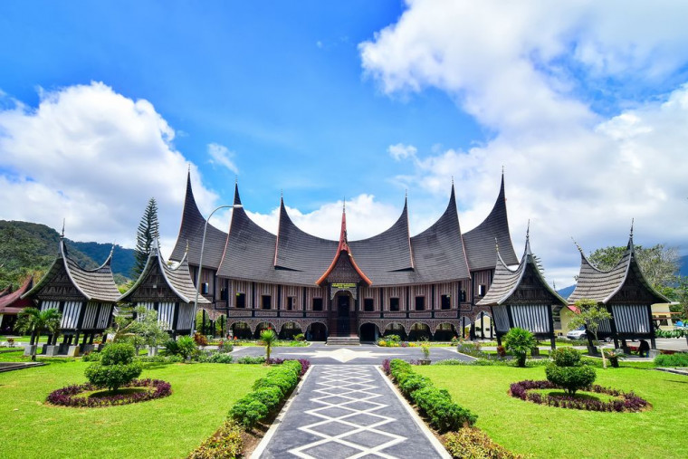 38 Rumah Adat Setiap Provinsi di Indonesia dan Filosofinya – YEN BANGUNAN